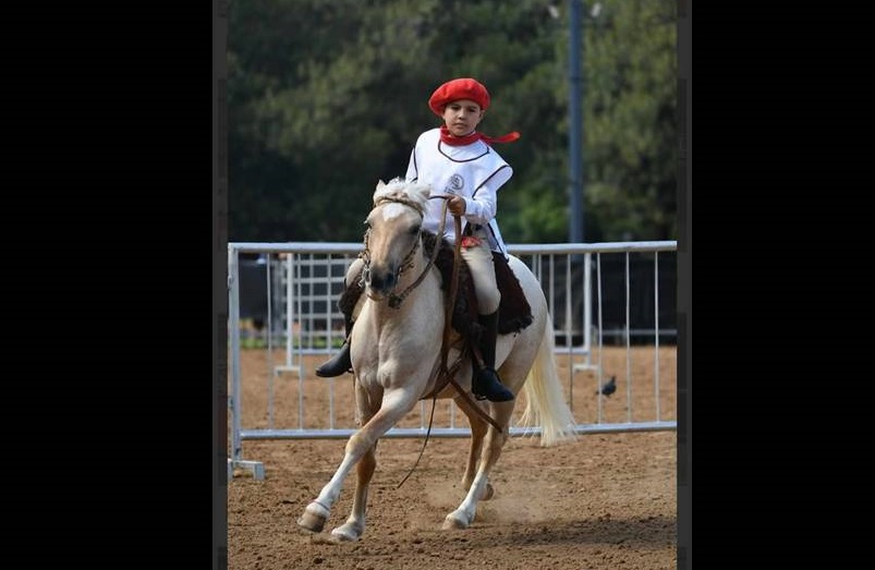 BENICIO ROBLES PASÓ POR LA RURAL Y TRAJO DOS PREMIOS - Cañuelas Digital